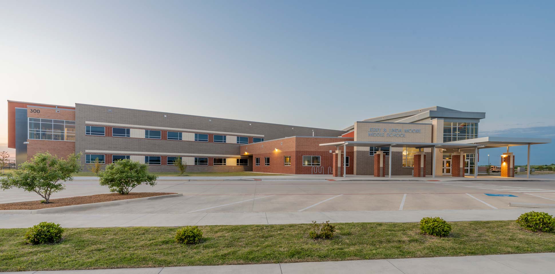 Moore Middle School - Claycomb Associates, Architects